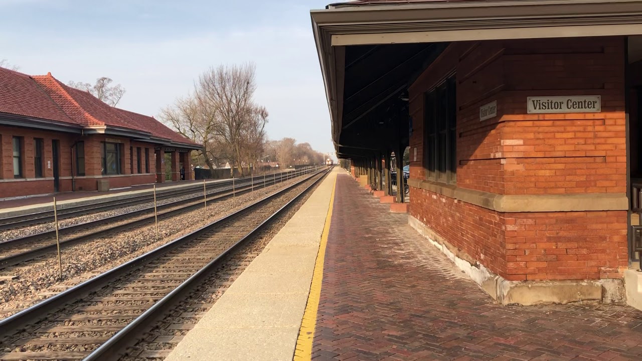 Inbound Metra 200 Express Passing Riverside IL - YouTube