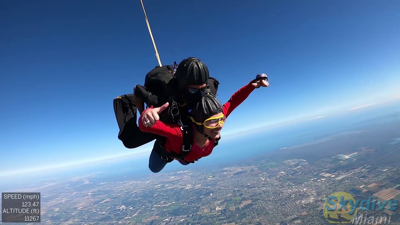 Aridya's daring freefall at Skydive Miami 01 01 2020 - YouTube