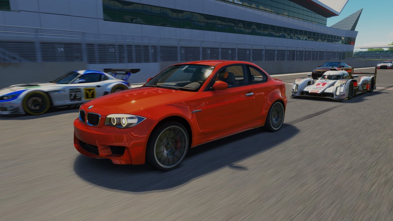 Bmw 1M racing supercars at Silverstone - YouTube