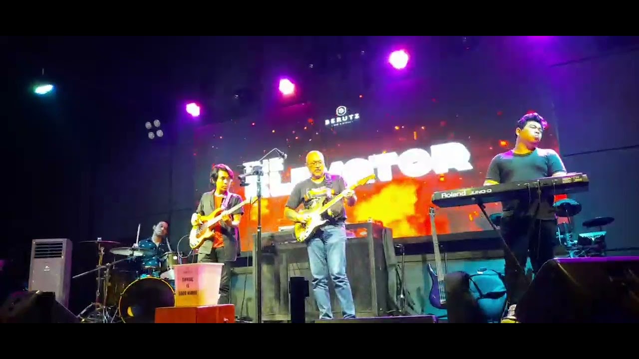 Parisienne walkways jamming with the ELEVATOR band - YouTube