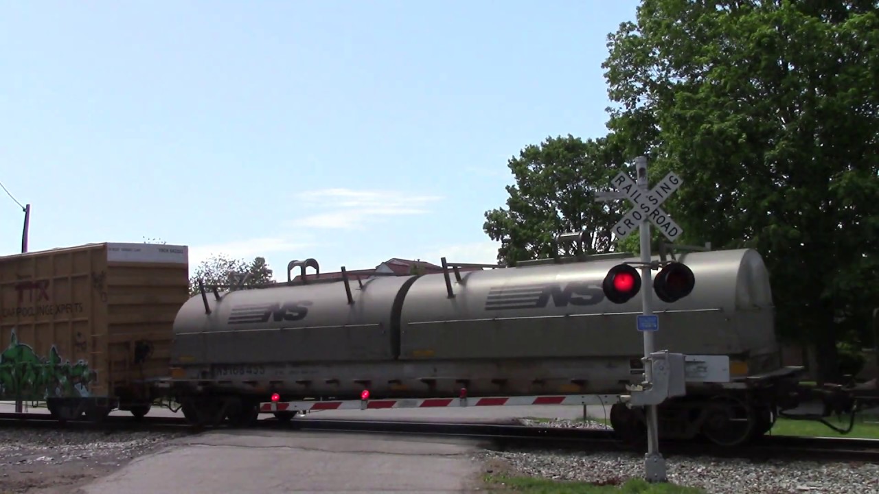 Christian Street Railroad Crossing, Philadelphia, TN - YouTube