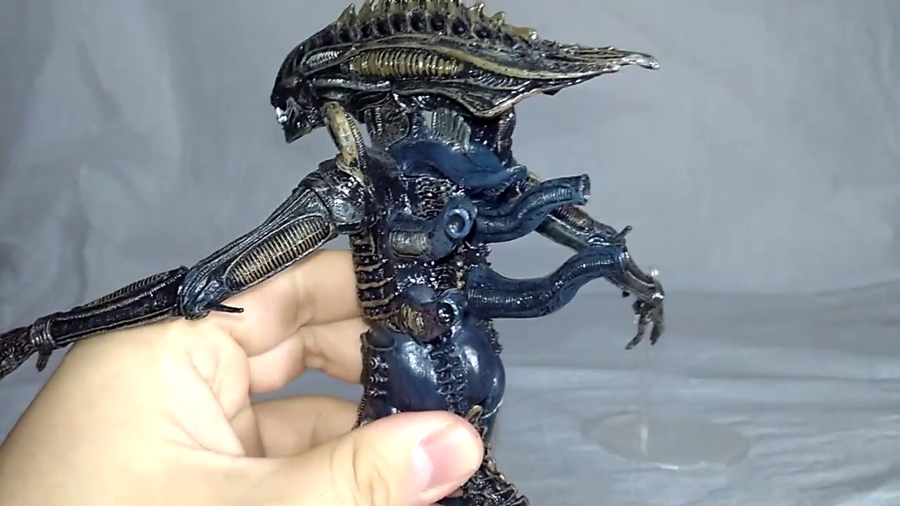 NECA Aliens Defiance Xenomorph - YouTube