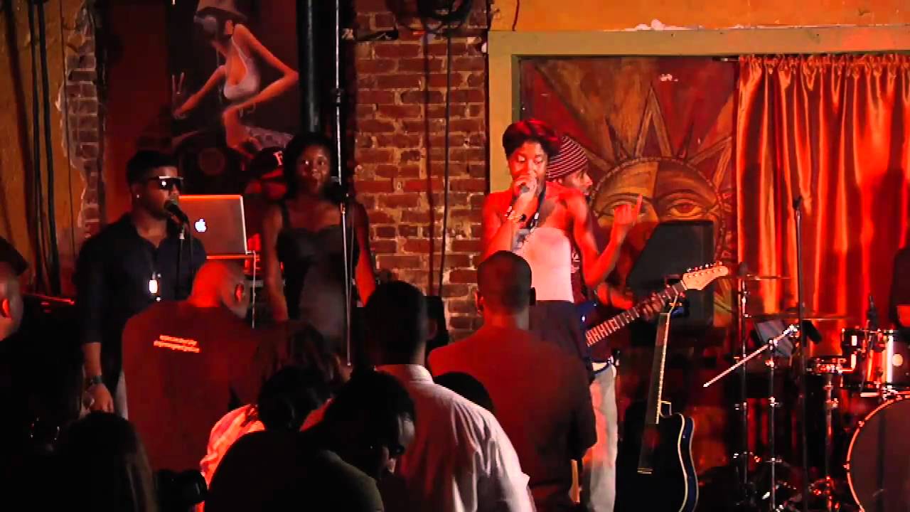 DoubleTake: LYRIC JONES Live at the Apache Cafe - YouTube