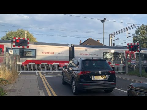 Enfield Lock level crossing, Greater London - YouTube