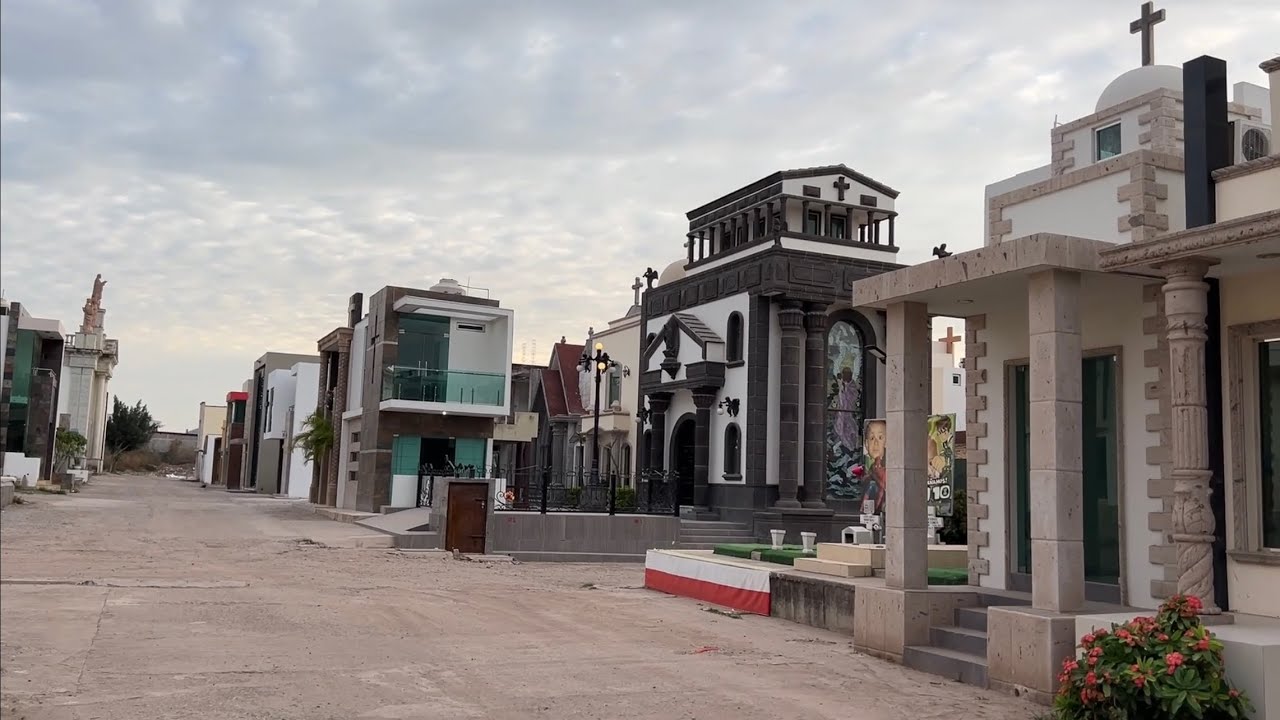 Así Es El Panteón Mas Lujoso De Mexico Jardines Del Humaya - YouTube