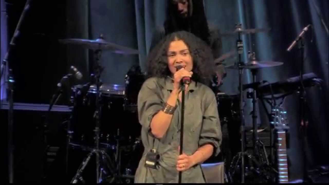 Amel Larrieux - Get Up - Groove Theory - Tell Me - Live at The Howard ...