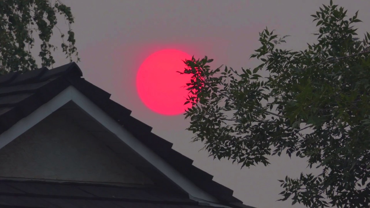Red Smokey Sun in 4K - YouTube