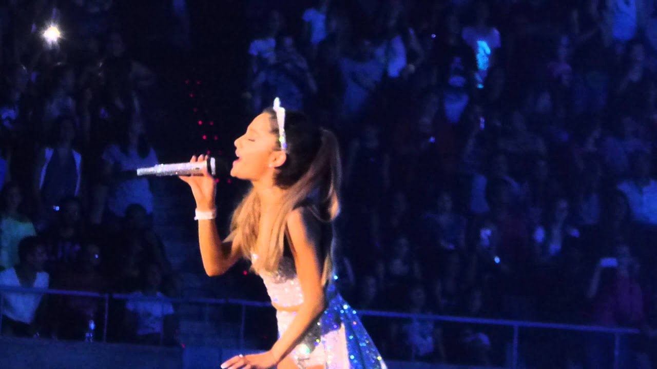 Ariana Grande Break Free live Barcelona 2015 - YouTube
