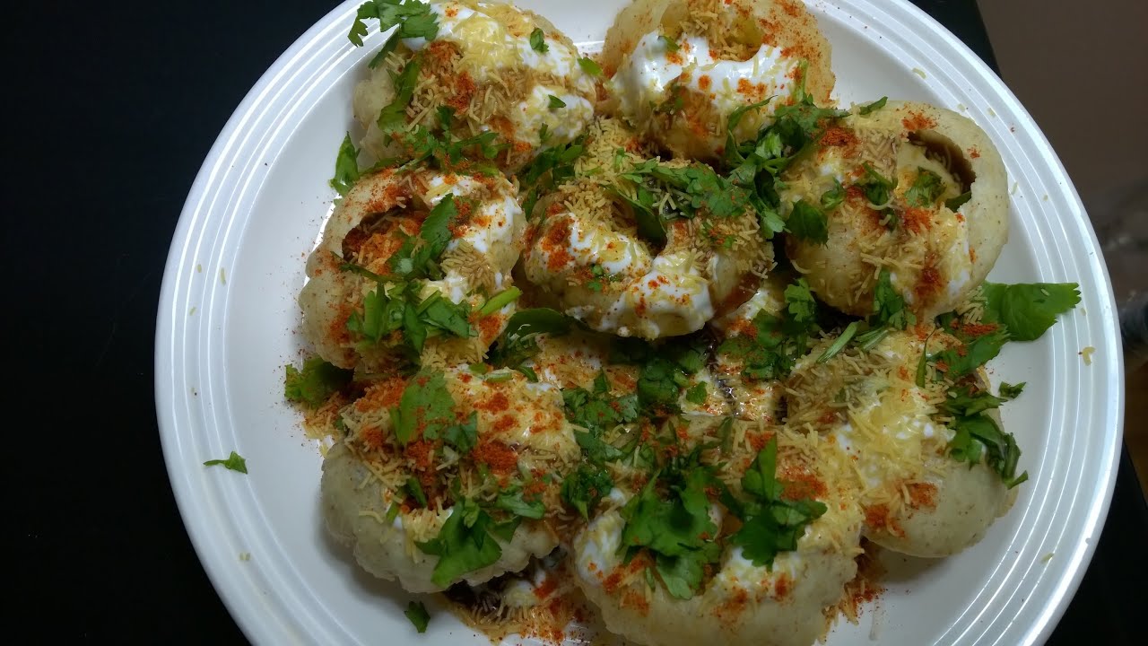 Amazing SBDP - Shev Batata Dahi Puri - Indian Snack - Mumbai Chowpati ...