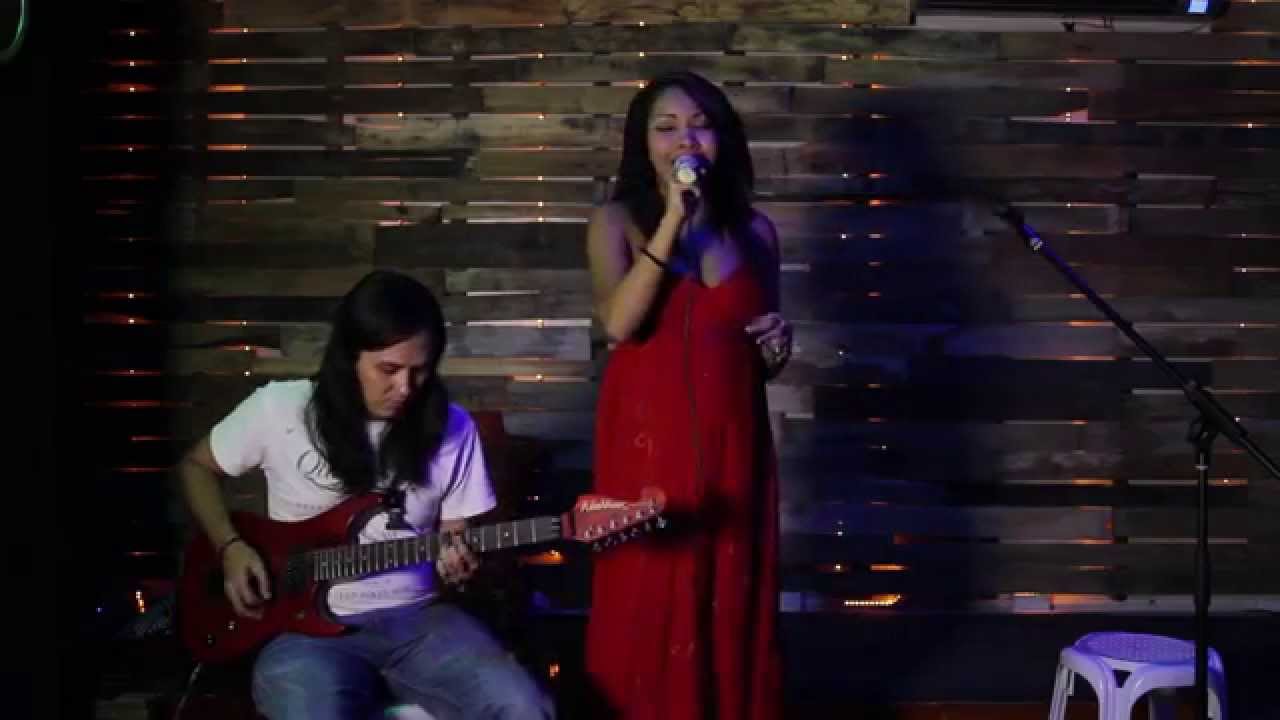 Amanda Rowe while pregnant sings a Cover of "Don't know why" by Norah ...