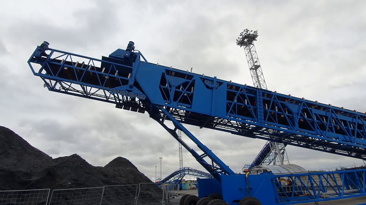 Mobile telescopic Stacker for dry bulk cargo - YouTube