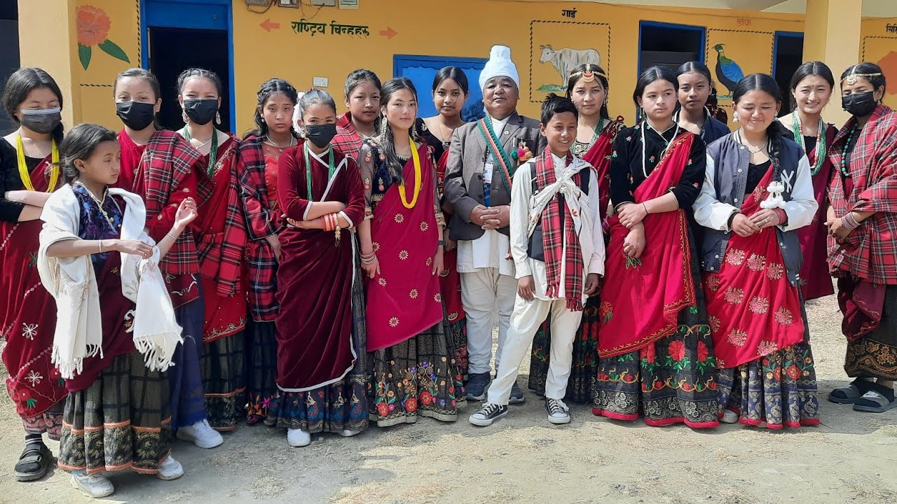 पाँचथरको रानीटार मा.वि. मा जातीय पोशाकमा विद्यार्थी तथा शिक्षक ...