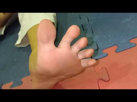 Foot Fetish Karate Girl toe spread