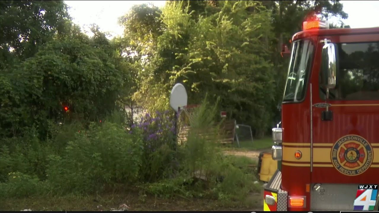 JFRD responding to fire, 3 people taken to hospital - YouTube