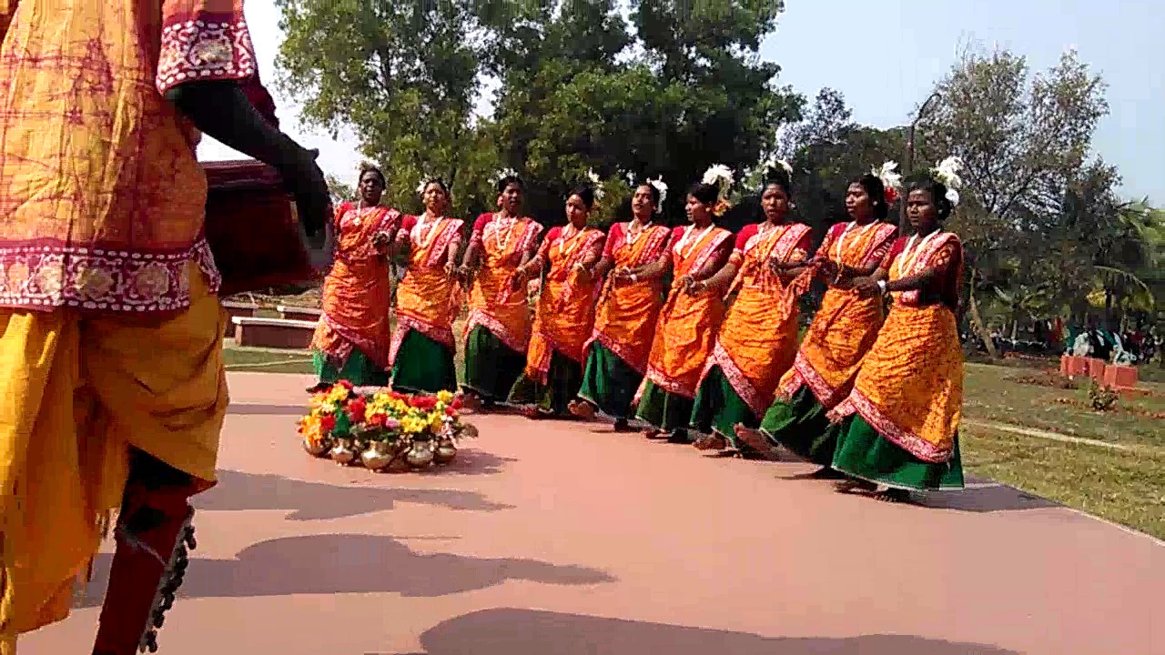 santiniketan santali dance - YouTube