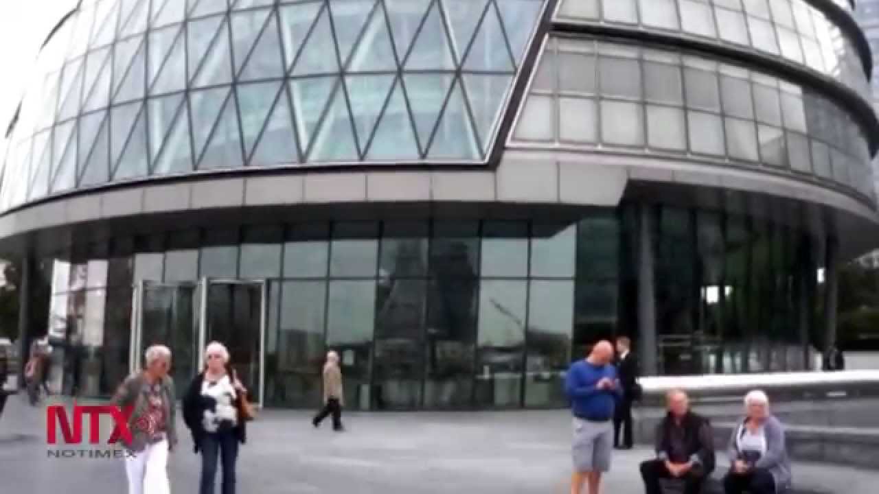 Norman Foster arquitecto con obras ícono como Wembley y Gherkin - YouTube