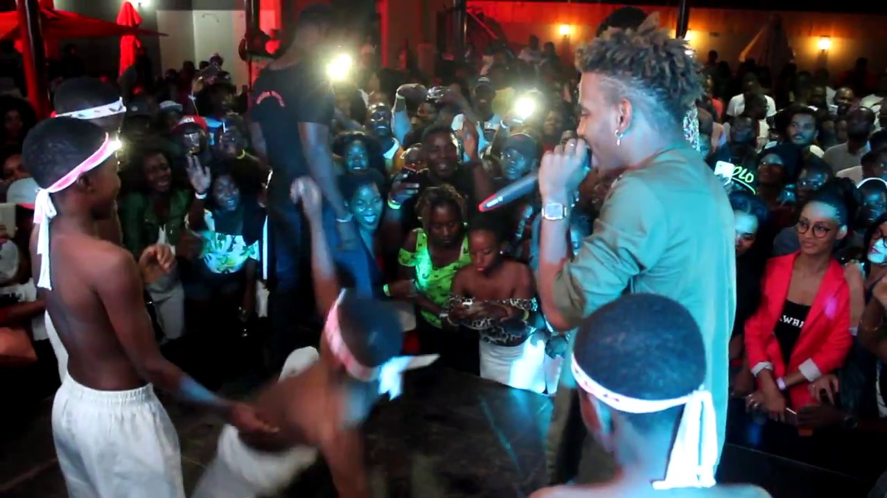 NERÚ AMERICANO NO LAÉRCIO RESIDENCIAL ZANGO 4 - YouTube