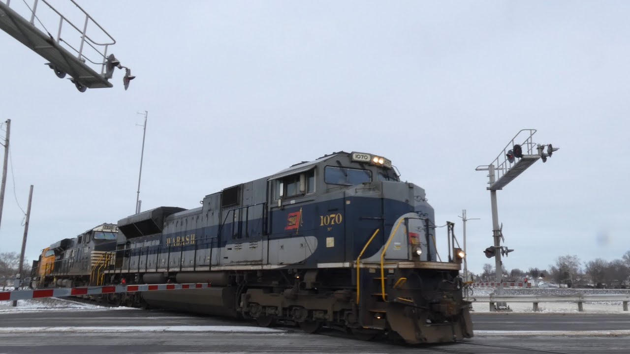 Wabash 1070 and WFRX 8910 Fremont Ohio - YouTube