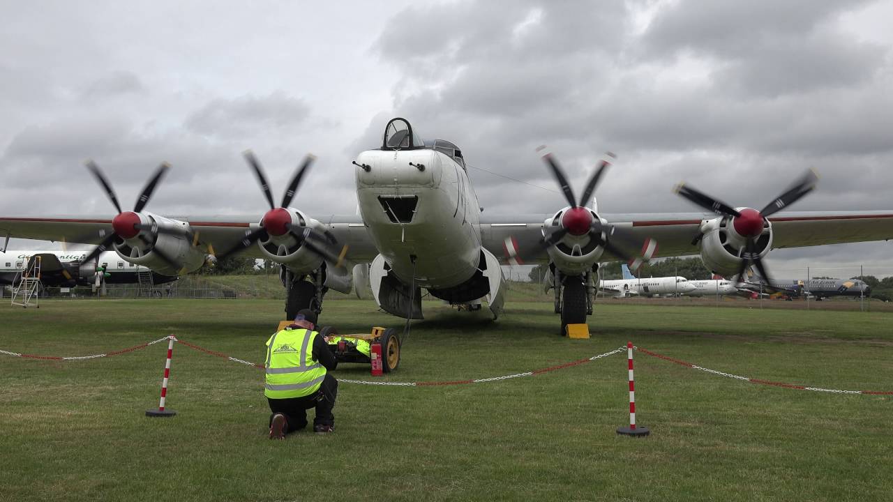Avro Shackleton WR963 09-07-2016 4K - YouTube