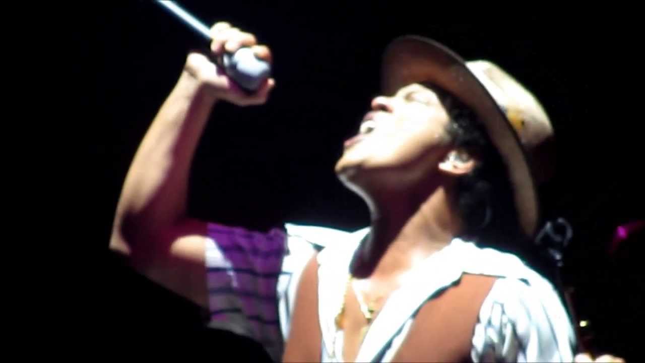 Bruno Mars - Pony / Ignition / Our First Time ( 8-27-13 Orlando, FL ...