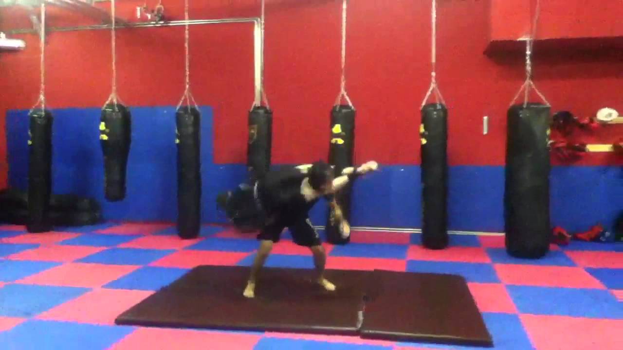 Flying neck scissor choke - YouTube