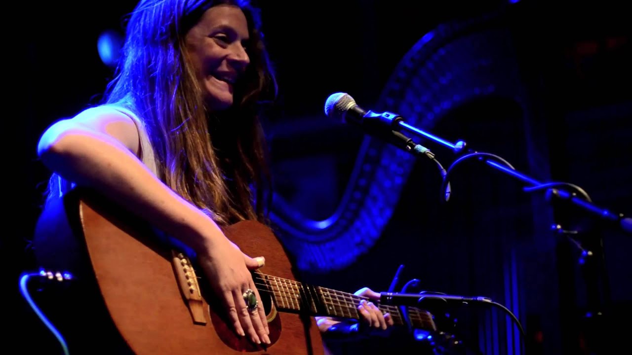 Meg Baird II - YouTube