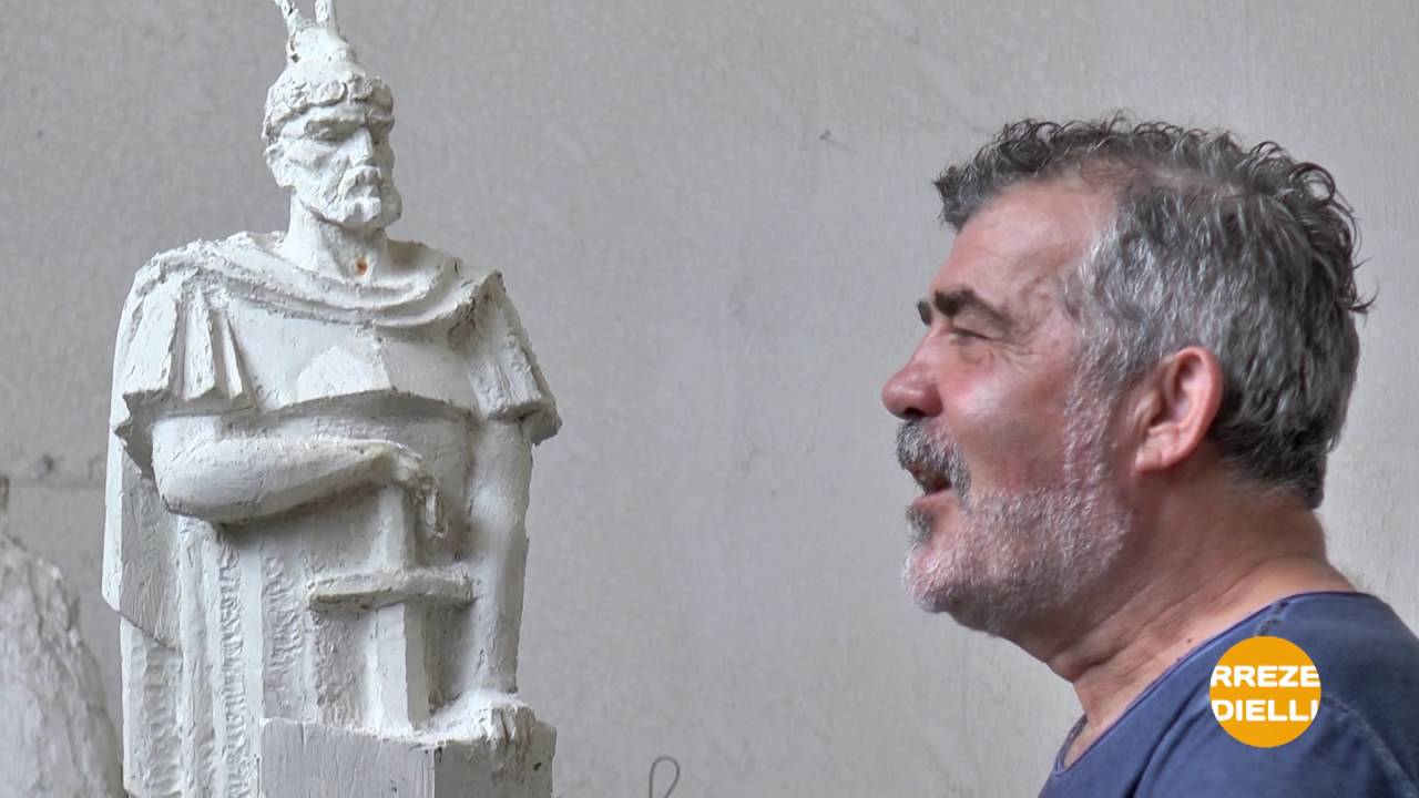 Skulptori Agim Rada dhe studio e tij - YouTube