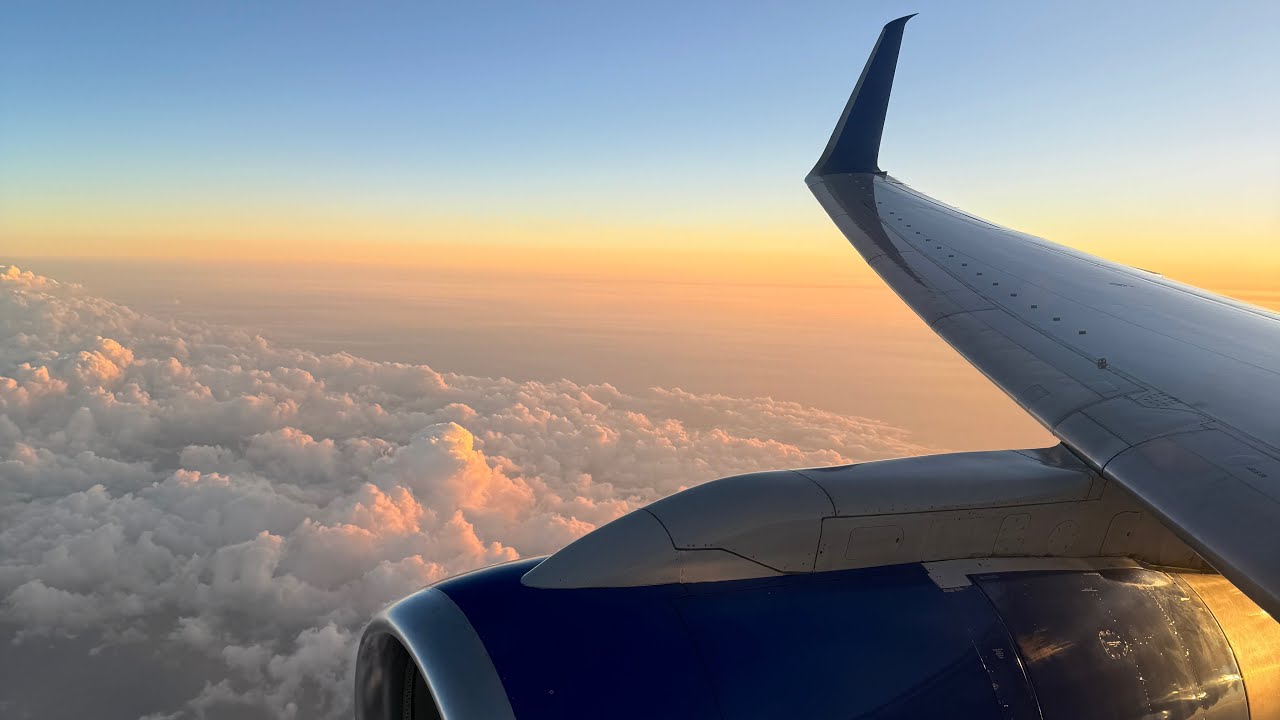 4K | United Airlines Boeing 757-200 Hazy Sunset Landing at Washington ...