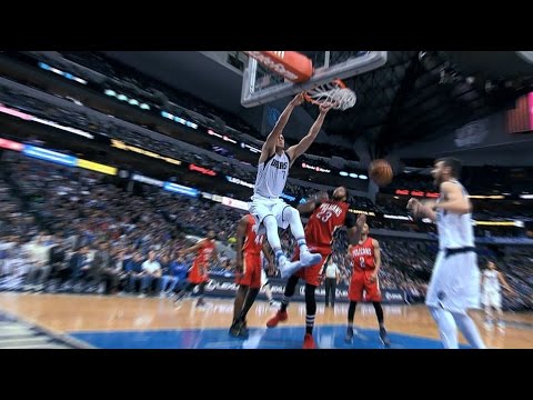 Dwight Powell Flies in for the Putback Dunk l 11.27.16 - YouTube