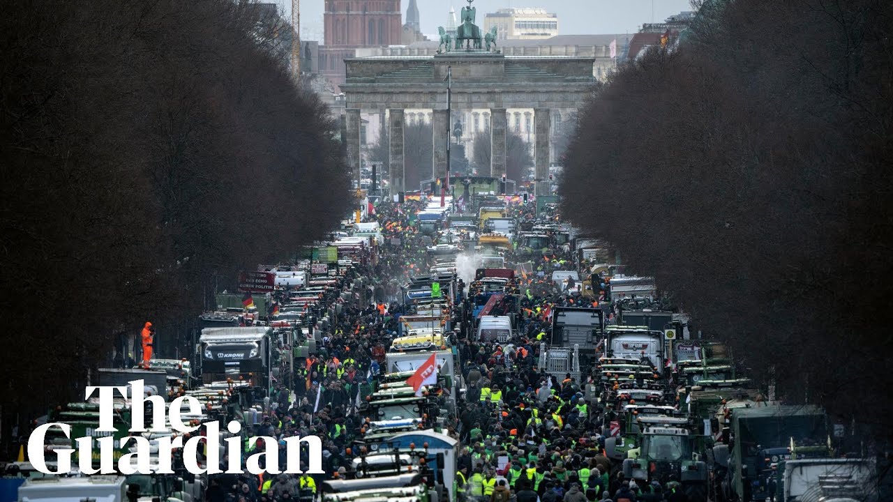 Tractors shut down roads in Berlin in protest against greener farming ...