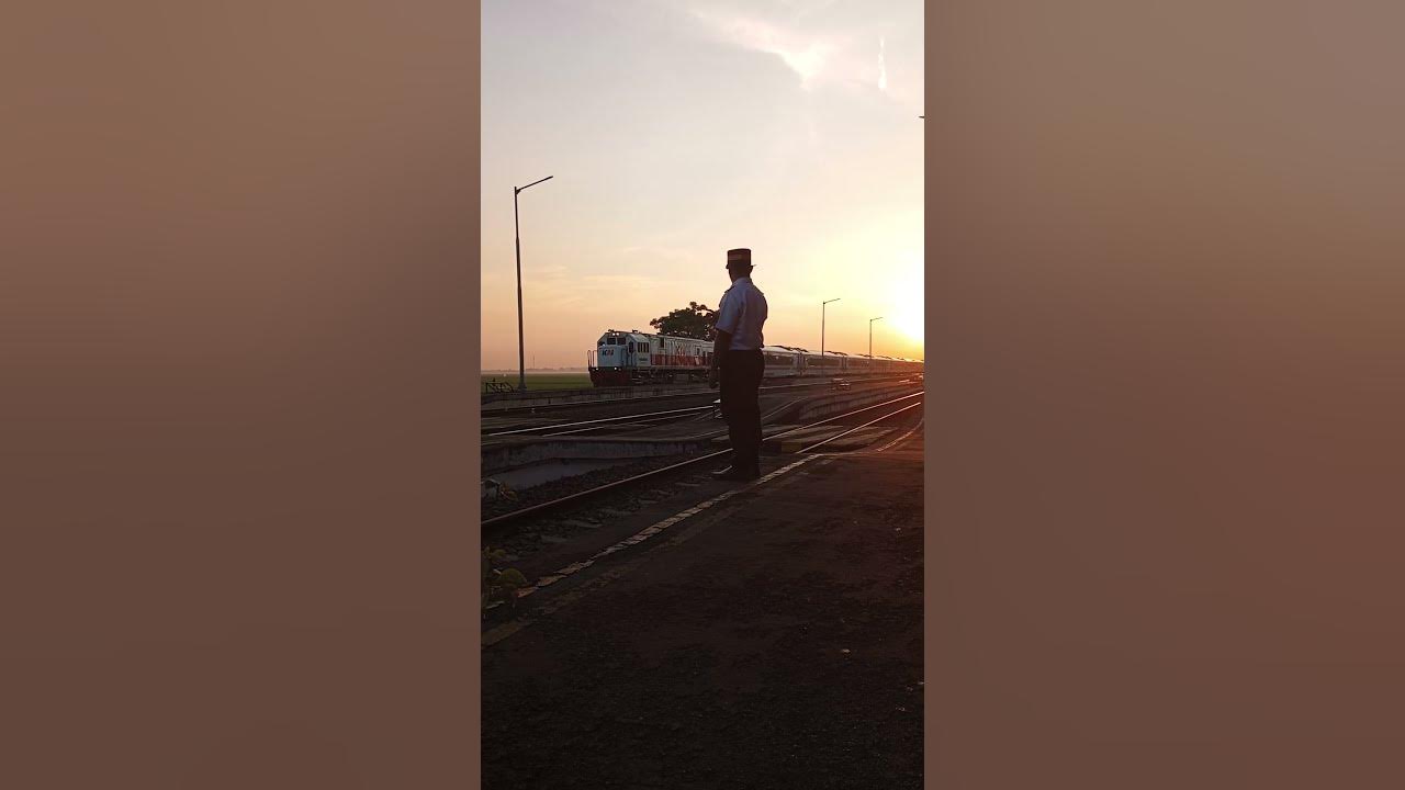 Suasana Pagi Di Stasiun Kereta Api Batang Jawa Tengah Youtube