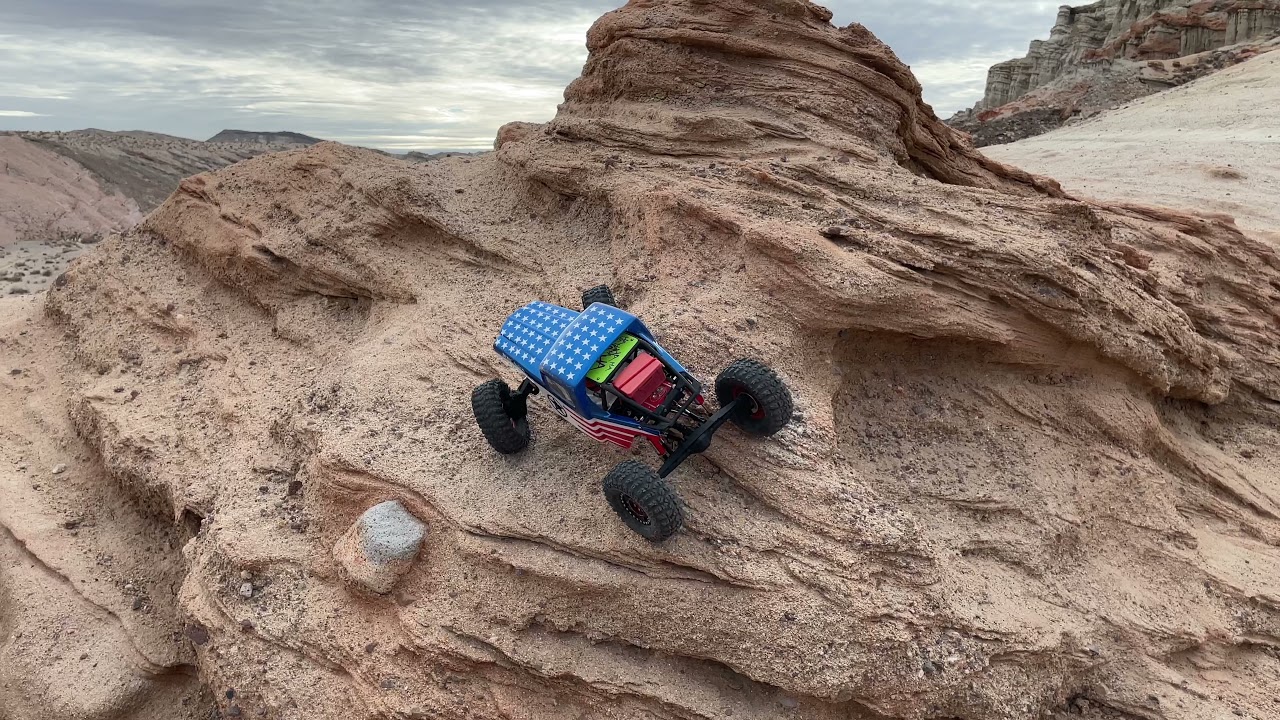 New desert lizard shocks and Flat belly skid. Axial Capra - YouTube