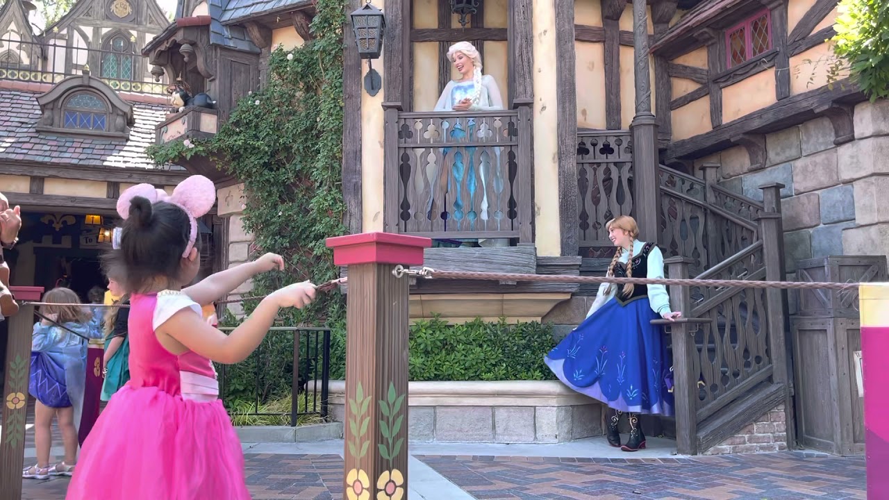 Anna and Elsa FROZEN Meet and Greet @ Disneyland Park - YouTube