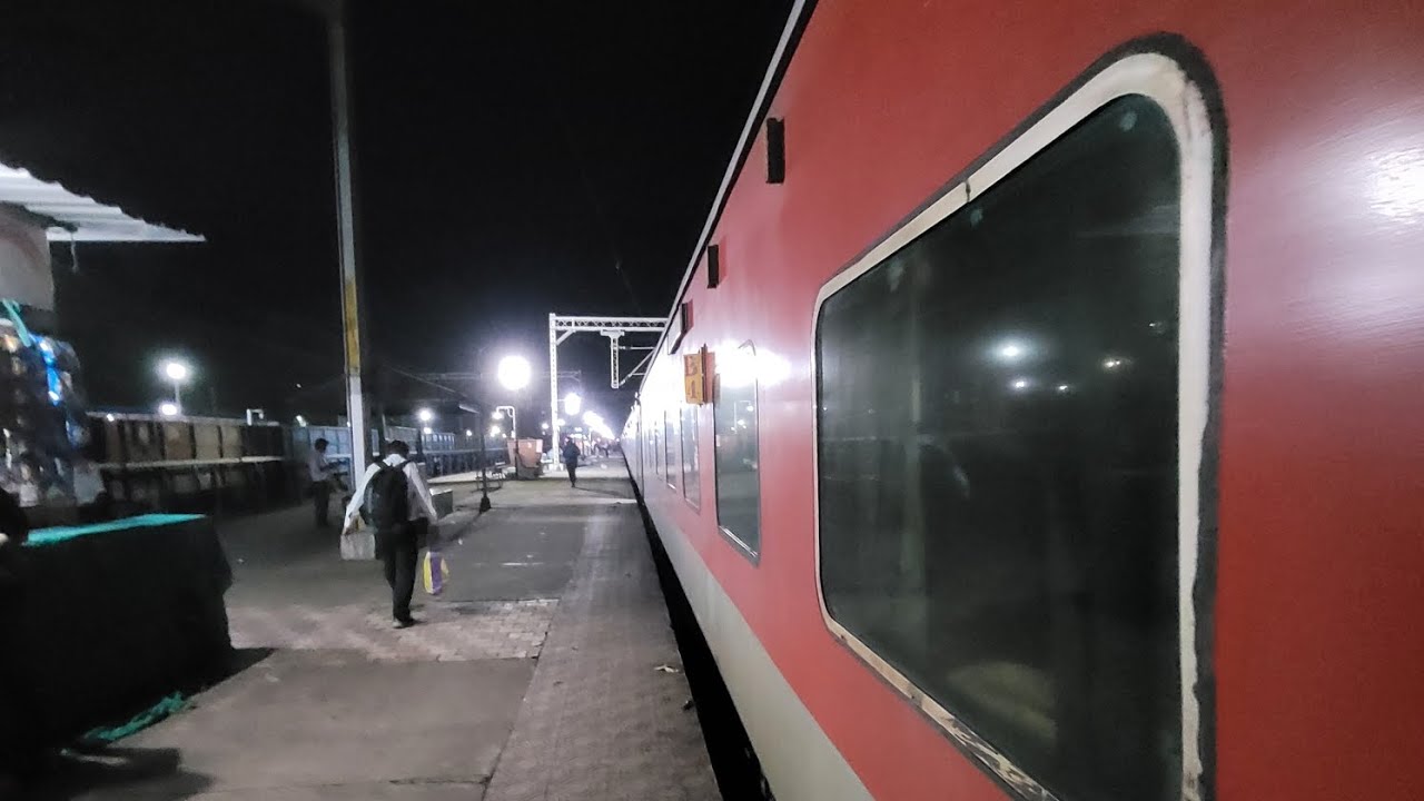 12651 TN Sampark Kranti arrival at Balharshah#indian_railway #bpq # ...