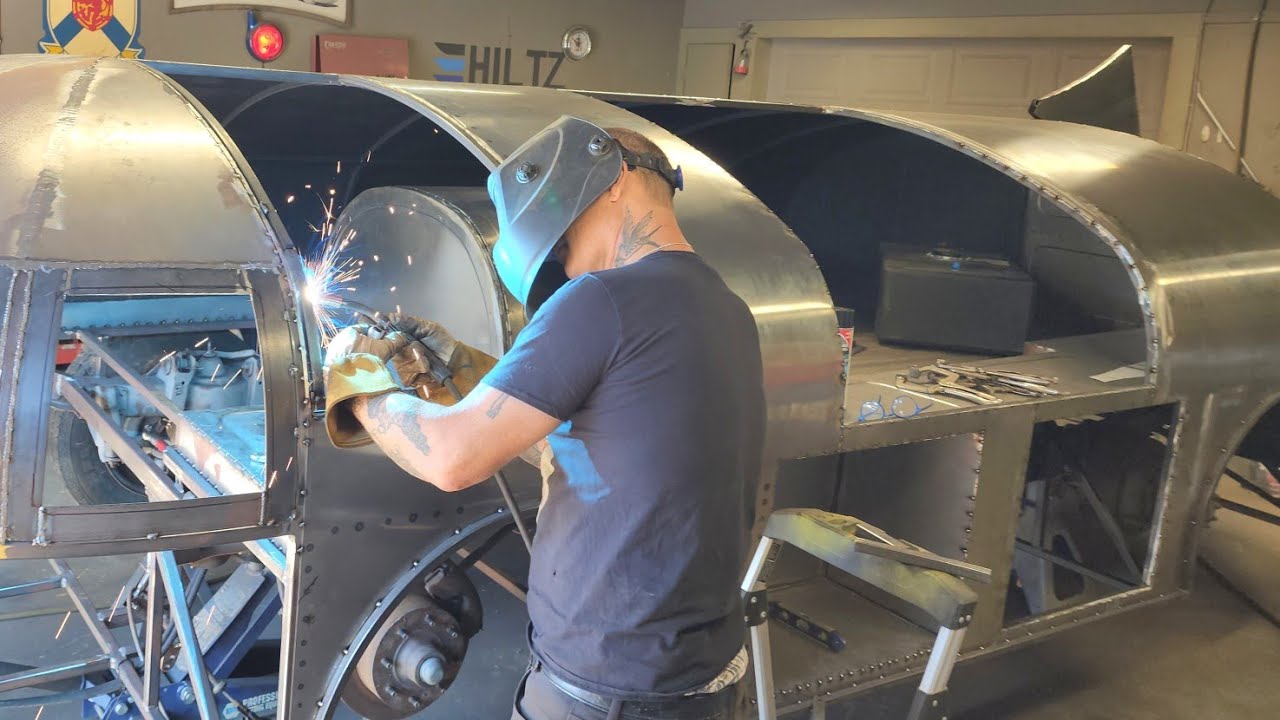 Fabricating the door out of square tubing 🧲 - YouTube