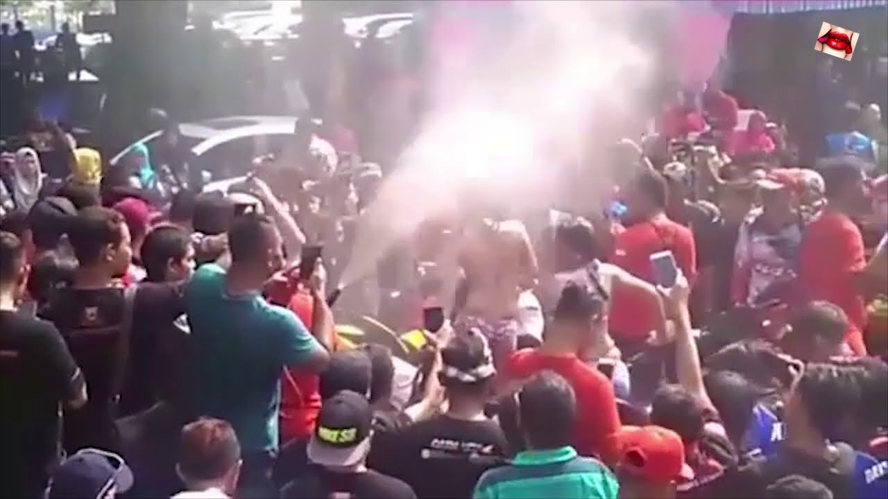 BEREDAR Video Tarian Erotis Wanita Berbusana Bikini di Pantai Kartini ...