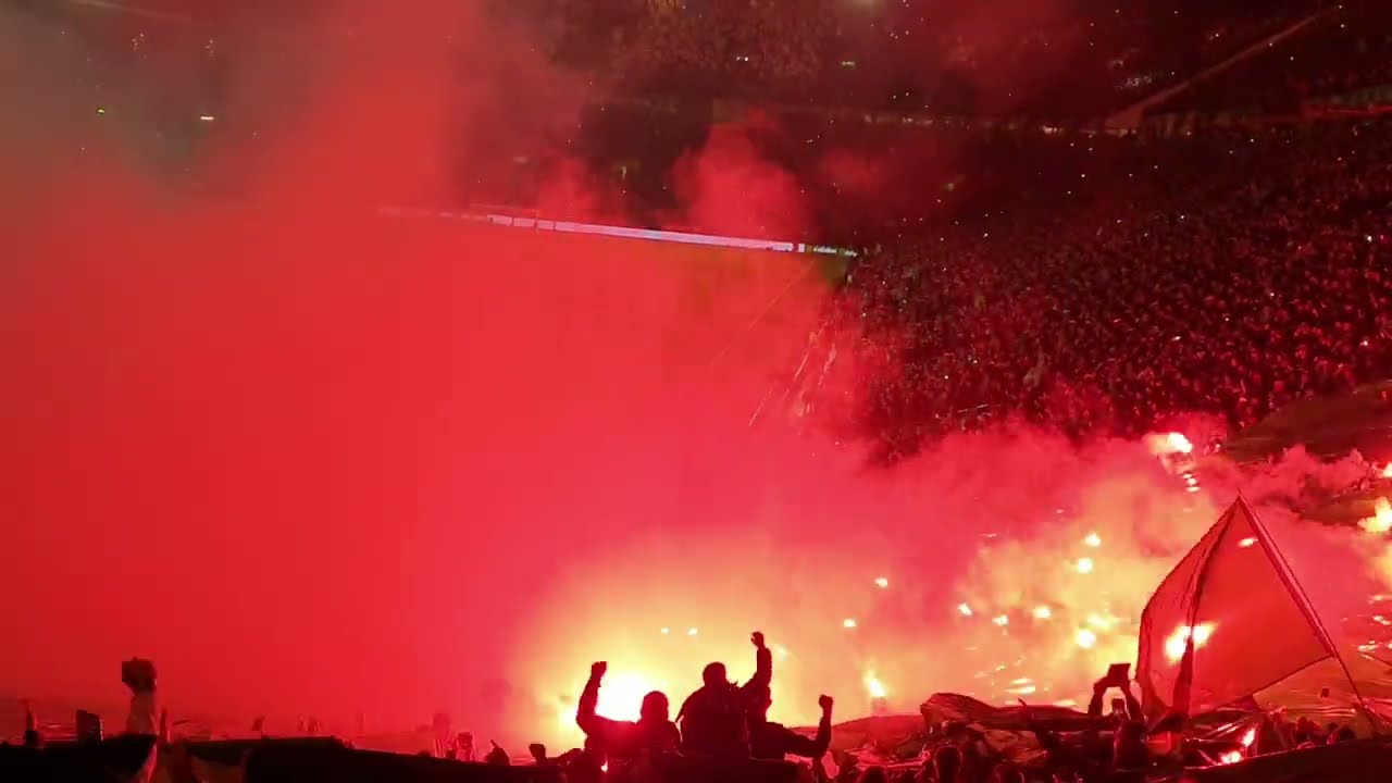 Green Brigade Pyro Display. Celtic vs Rangers | セルティック vs レンジャーズ - YouTube