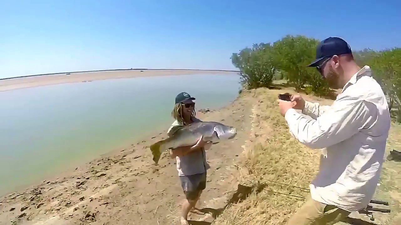 FIRST EVER 1 METER BARRAMUNDI! 107cm! Landbased fishing! Catch and ...