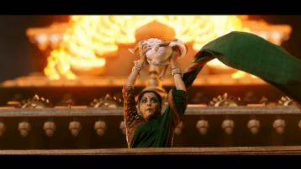 Bahubali 2 movie scenes | Ramya Krishnan announces Bahubali as King ...