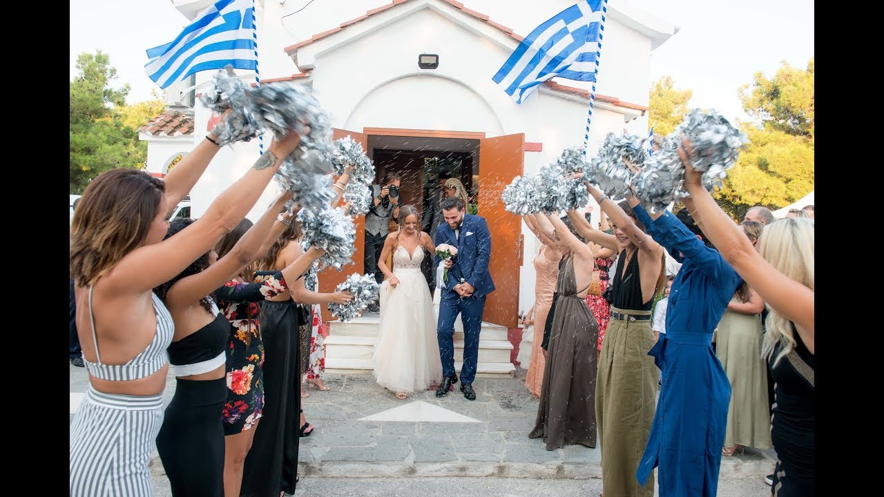 Ένας γάμος σε μαγευτικό εξωκκλήσι .. ένα wedding party σε μοναδικό ...