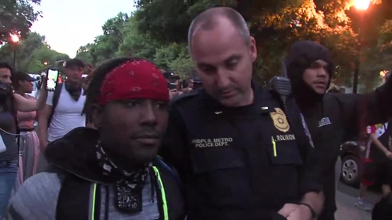 Police and protesters have moment of unity during protest - YouTube