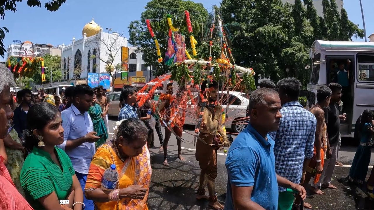 Walking in the streets of Colombo, Sri Lanka - Walking watching a ...