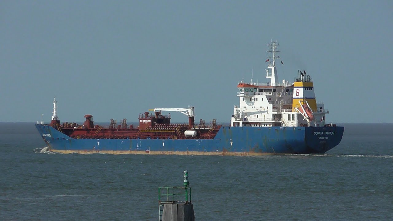 SONGA TAURUS | CUXHAVEN | SHIPSPOTTING | WELTSCHIFFFAHRTSWEG - YouTube