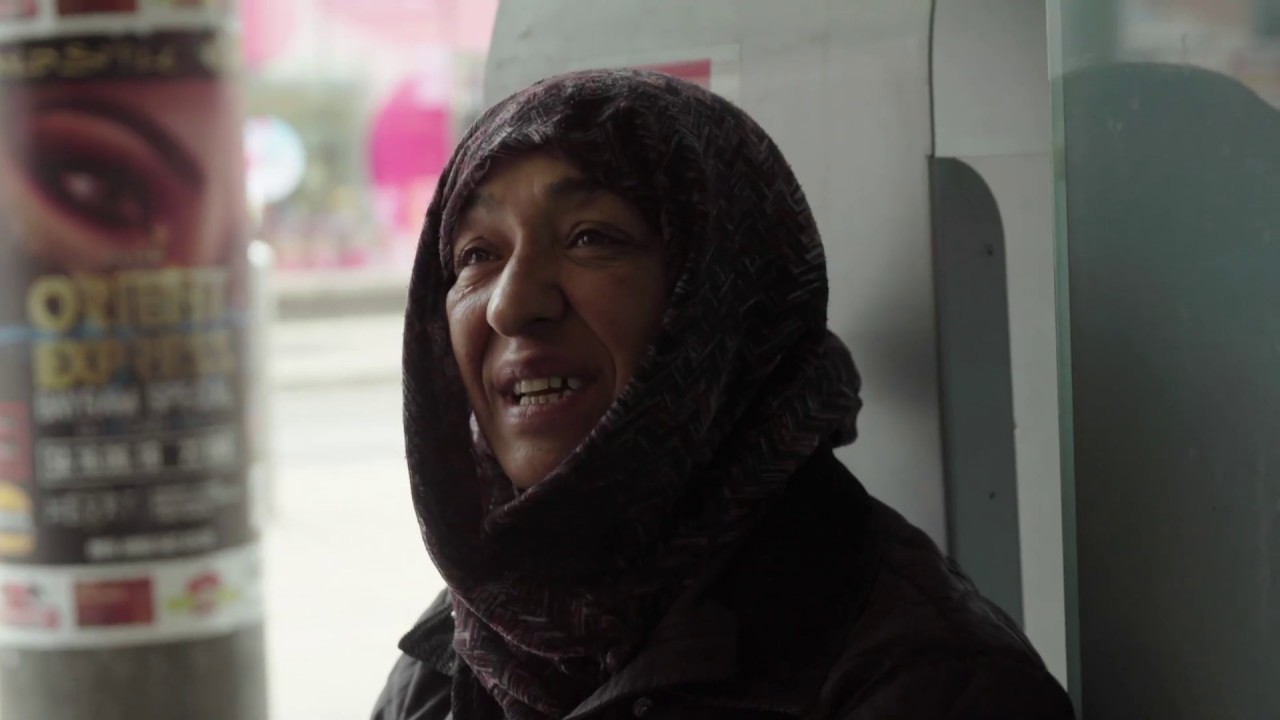 Velika Georgieva, eine Bettlerin, erzählt: Ein Kurzfilm von Ulli Gladik ...
