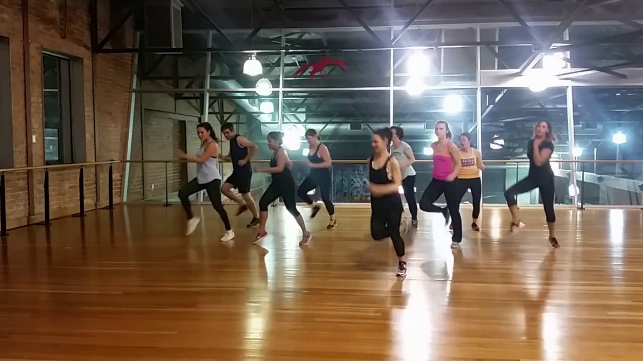 Sunny Sunny Yaariyan Zumba | Fun Bollywood Dance Workout - YouTube
