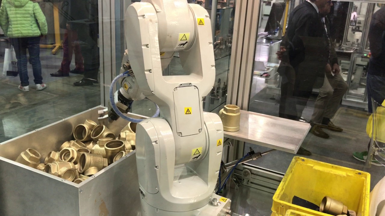 ROBOT INDUSTRIALE ABB iRB1200 m2004 IRC5 - YouTube