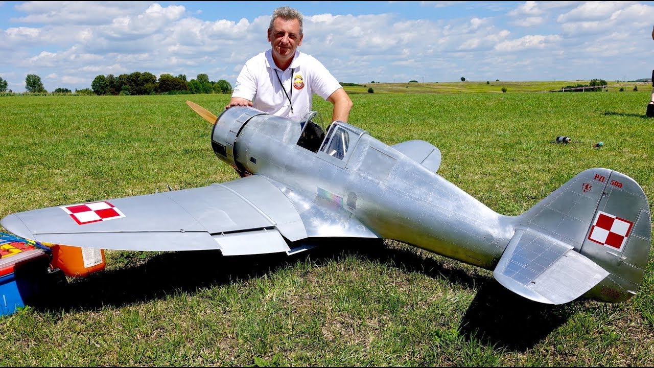 Makieta PZL.50 Jastrząb. Piknik modelarski Warbirds Bobrowniki.. - YouTube