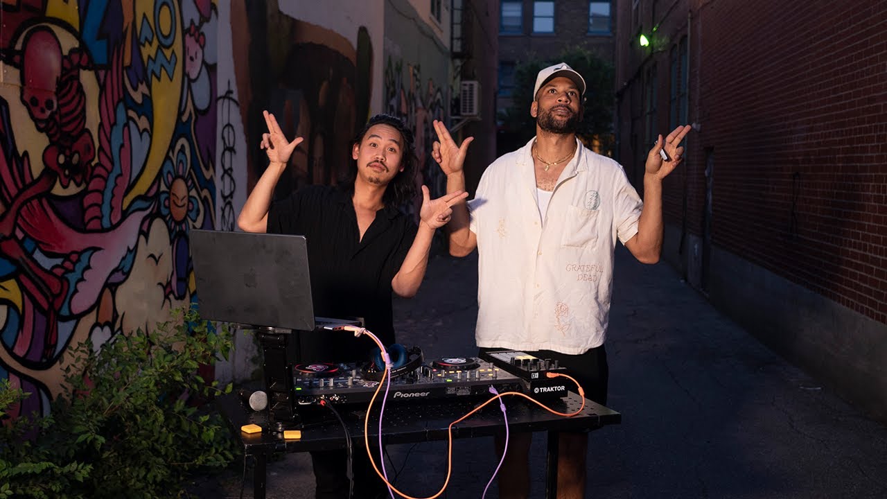 BACK ALLEY HOUSE MIX | PRAISE THE SUN | TRS22 - YouTube