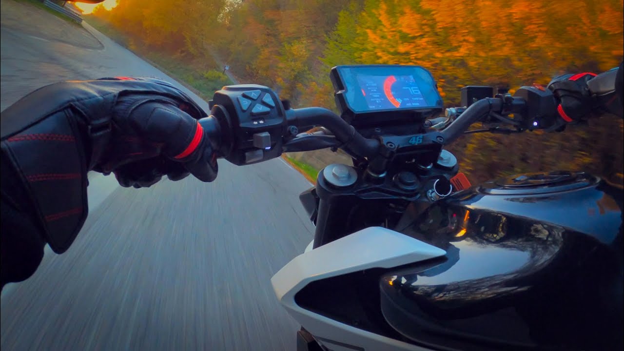 KTM Duke 125 Autumn Ride | Northern Italy | GoPro | 4K 🍂 - YouTube