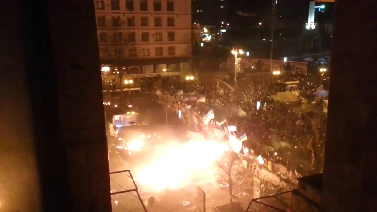 Revolution Ukraine Molotov cocktail vs APC - YouTube
